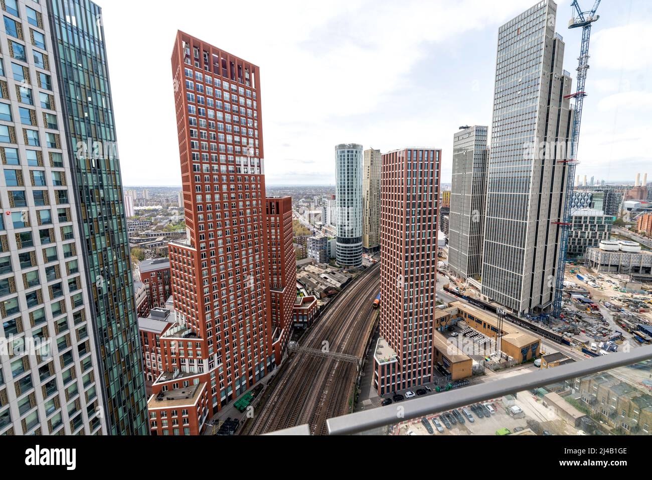 Hi rise homes in london hi-res stock photography and images - Alamy