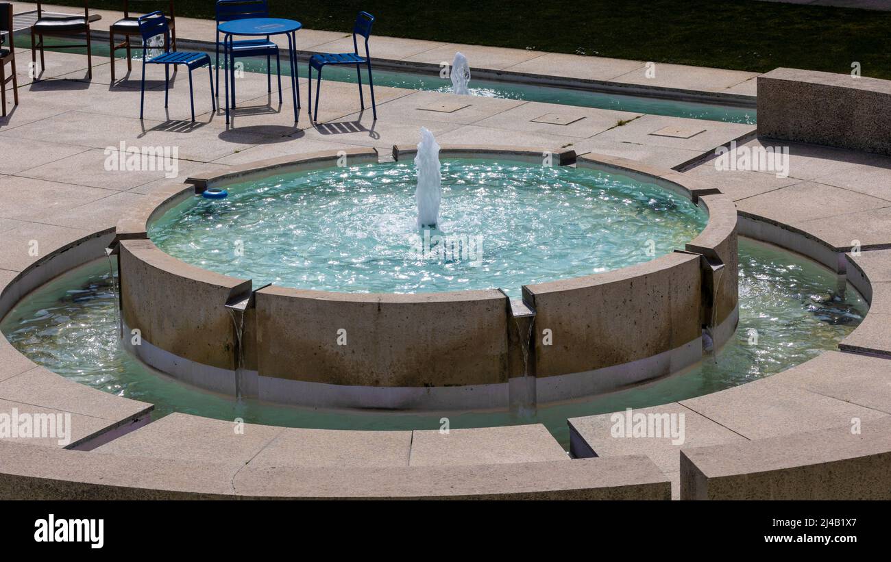 Fountain Court, Murray Edwards College, Cambridge, UK Stock Photo - Alamy
