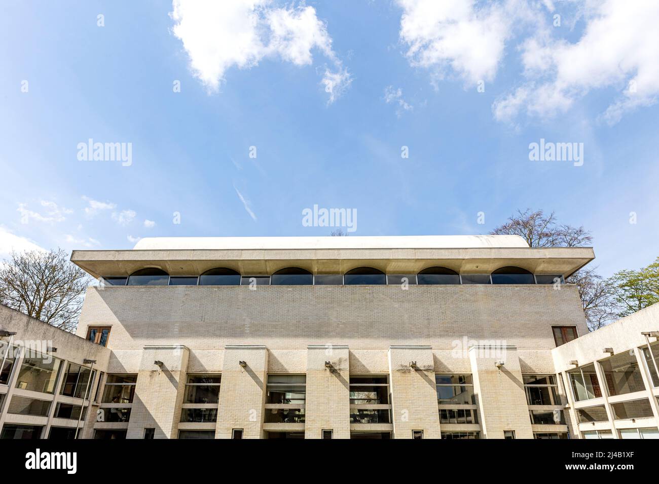 Fountain Court, Murray Edwards College, Cambridge, UK Stock Photo - Alamy