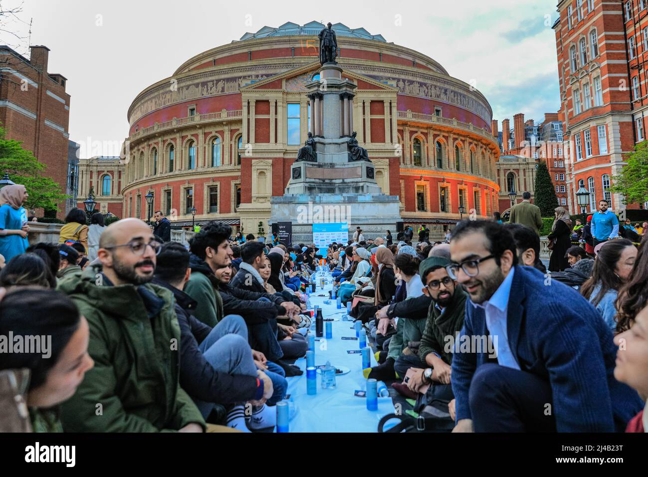 London, UK. 13th Apr, 2022. People take part in the UK's largest Open ...