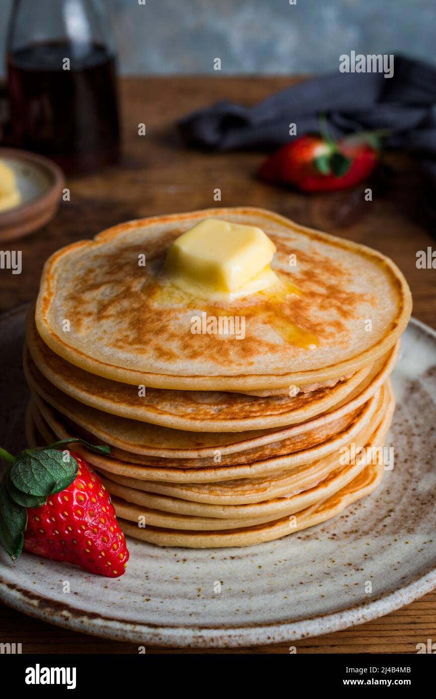 Pancakes with honey syrup hi-res stock photography and images - Alamy