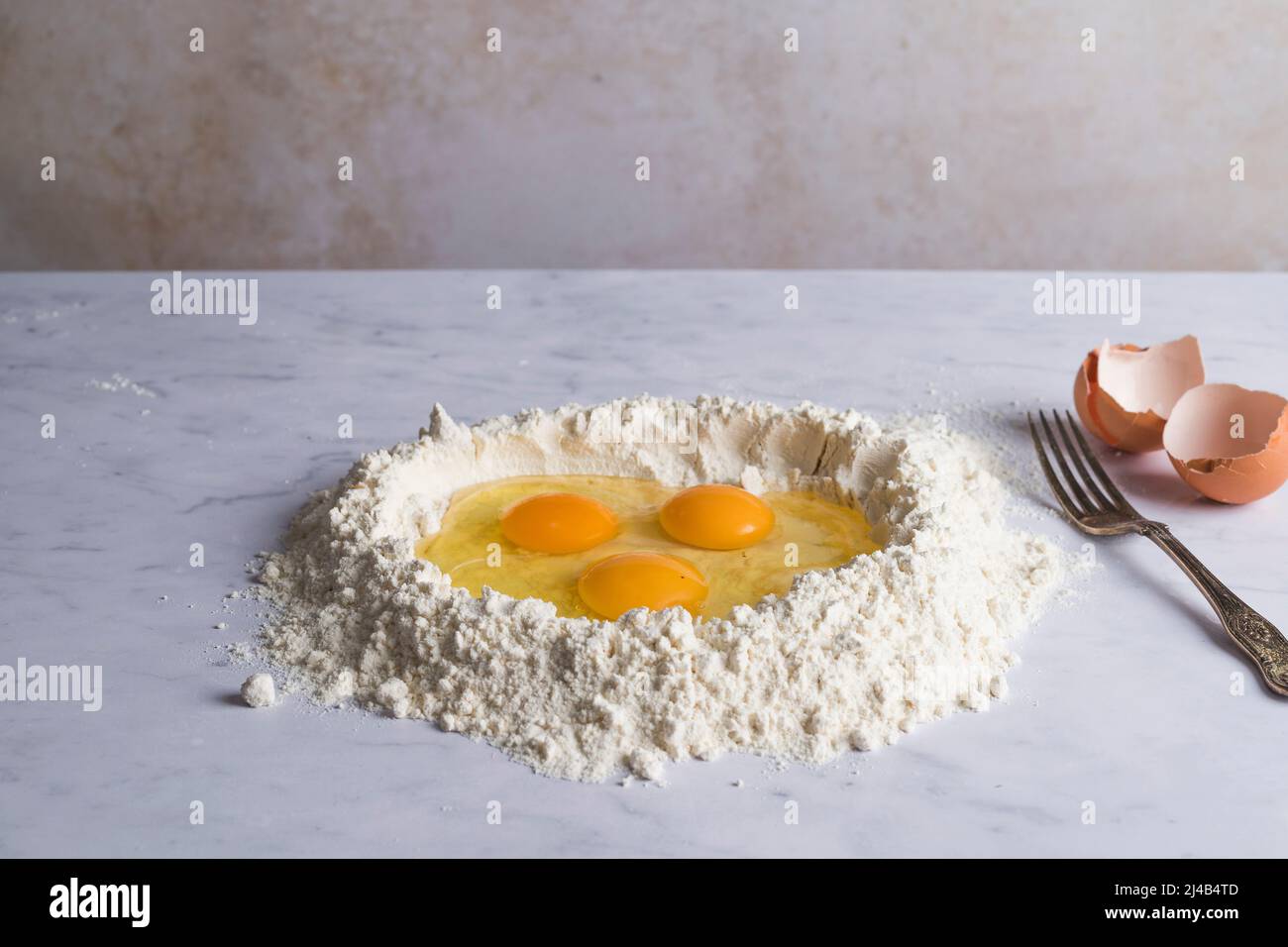 Fresh eggs flour pasta hi-res stock photography and images - Alamy