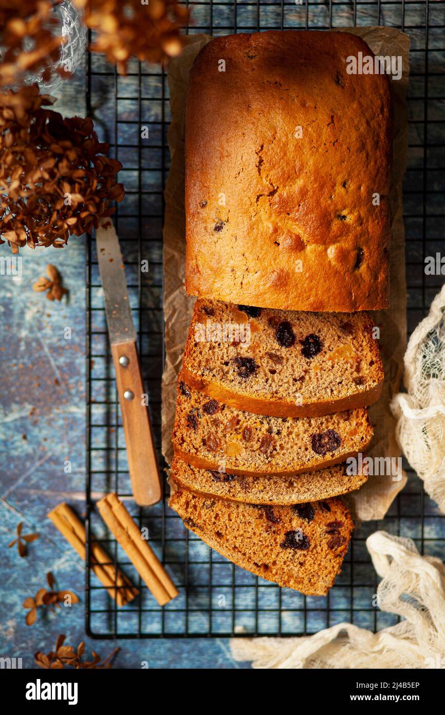 Fruit tea loaf hi-res stock photography and images - Alamy