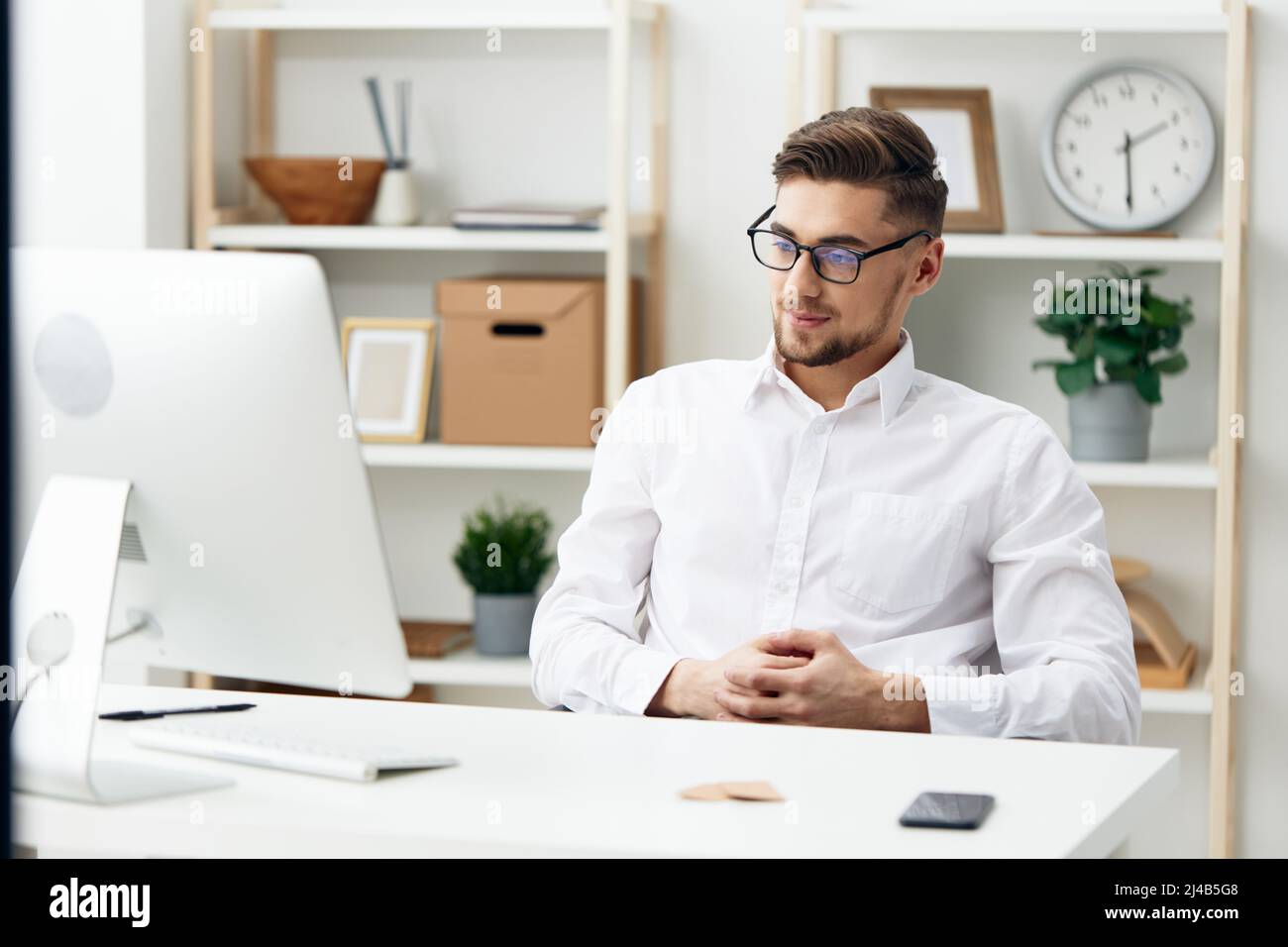 businessmen wearing glasses sits at a desk office worked technologies Stock Photo - Alamy