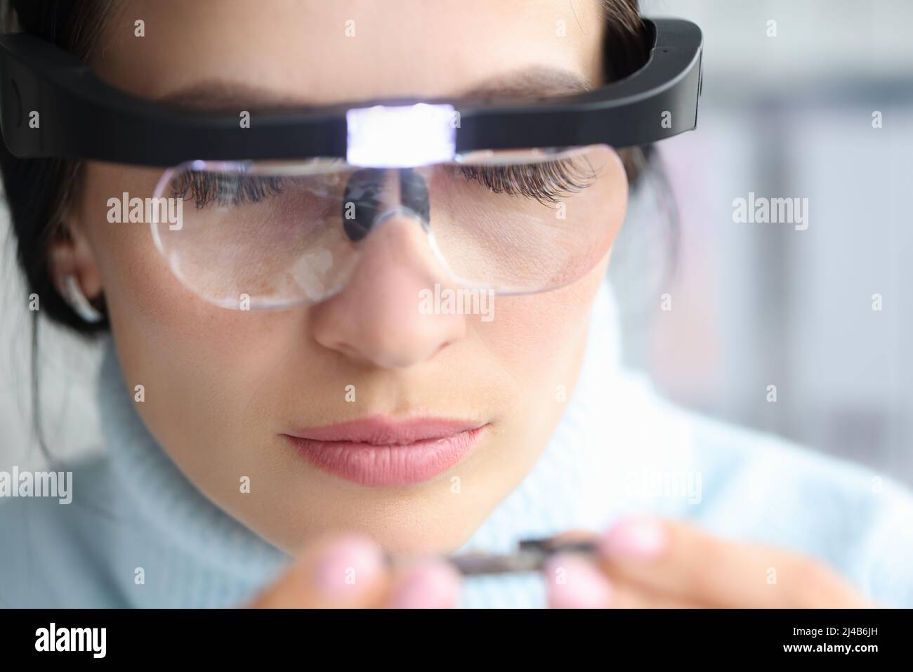 Magnifying glasses with light hi-res stock photography and images - Alamy