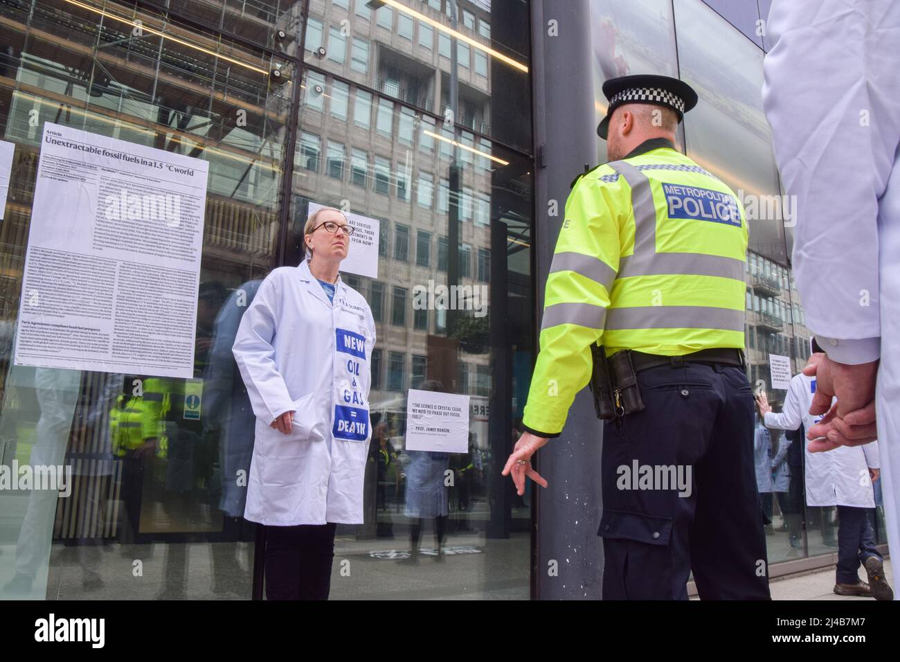 Scientist rebellion protest hi-res stock photography and images - Alamy