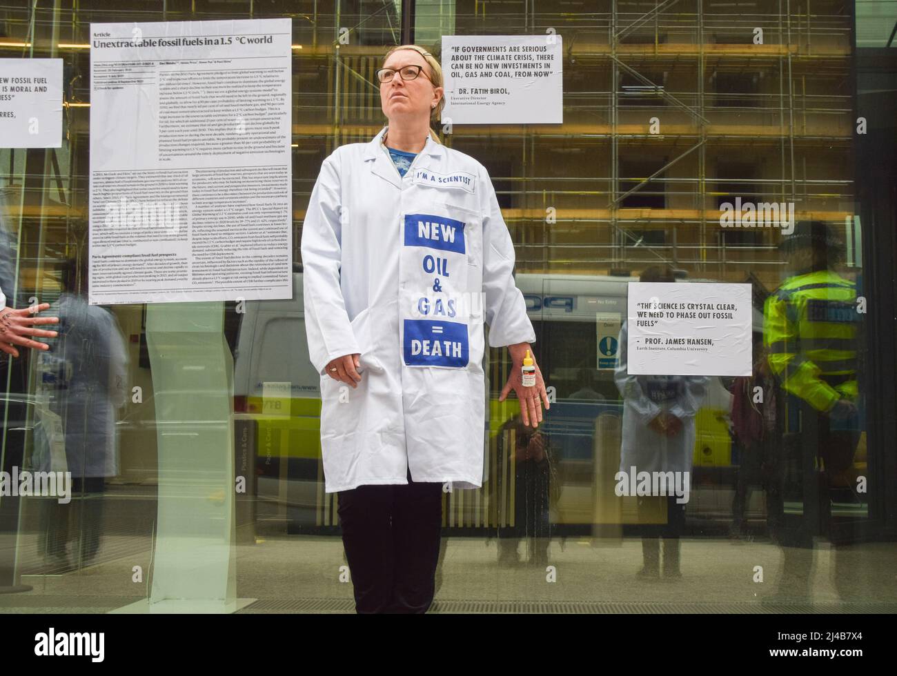 Scientist rebellion protest hi-res stock photography and images - Alamy