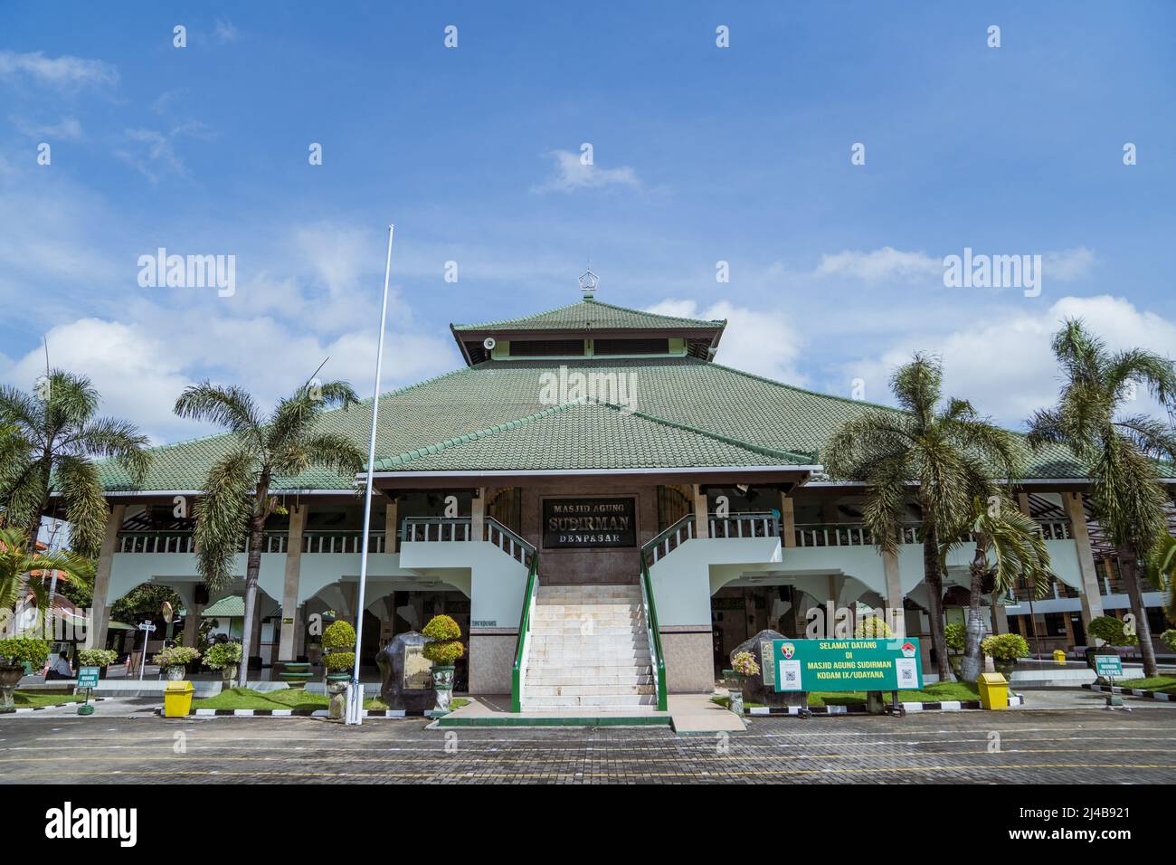masjid sudirman, Bali, Indonesia, April 11 2022 Stock Photo - Alamy