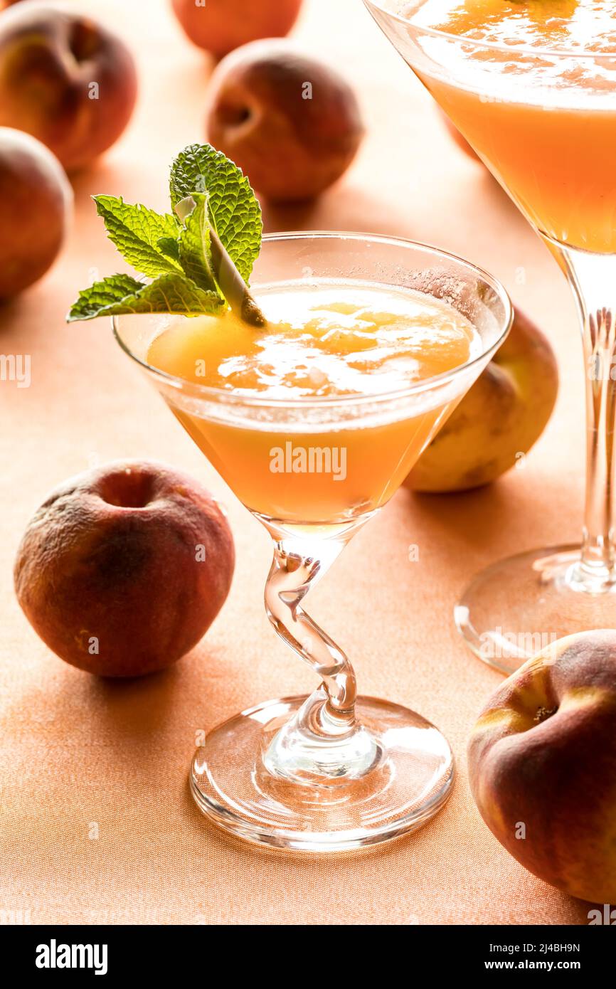 Peach bellini hi-res stock photography and images - Alamy