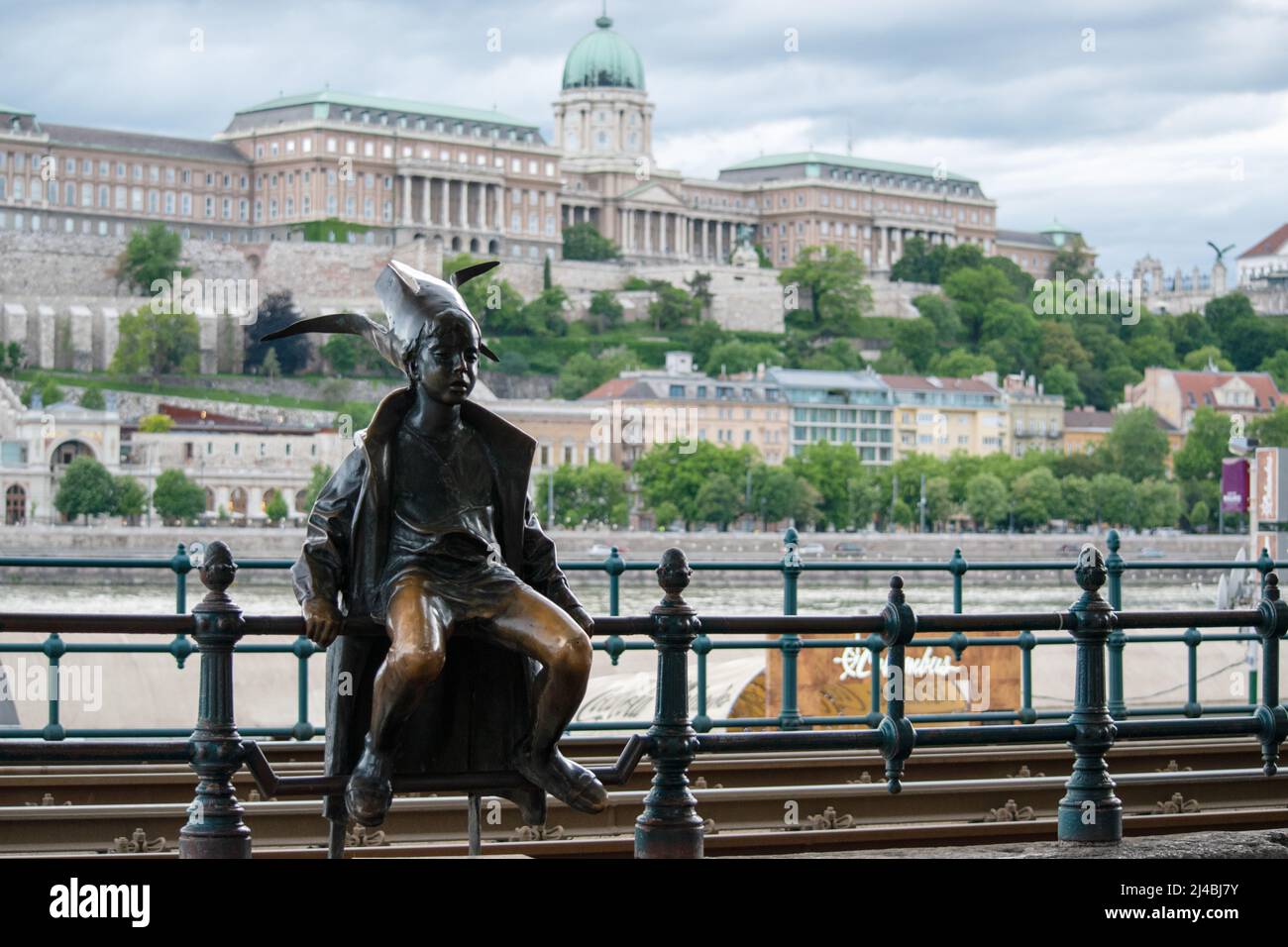 "Little Princess" Statue by Laszlo Marton sits on the railings of the ...