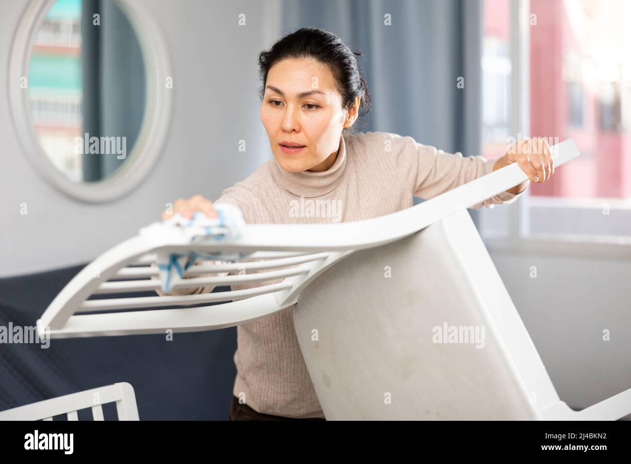 Wipe with a damp cloth hi-res stock photography and images - Alamy