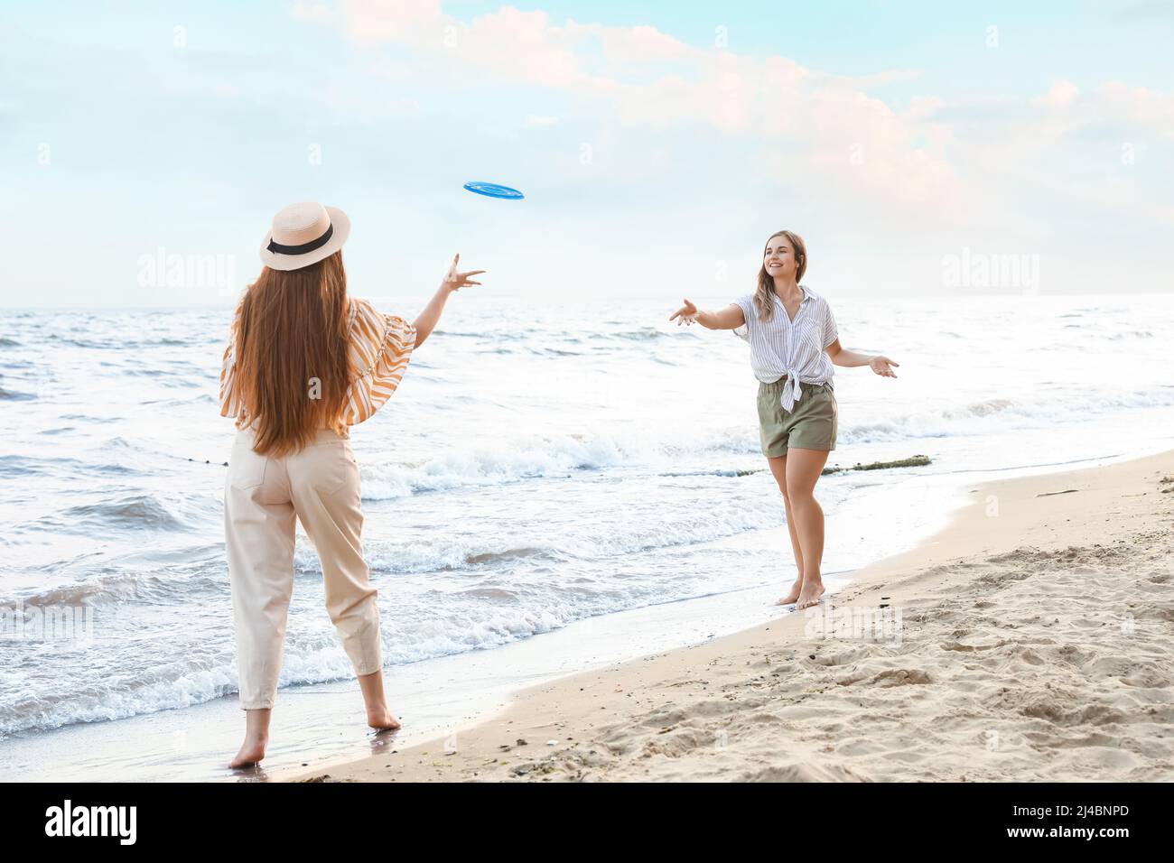 Throwing plastic water (shore) hi-res stock photography and images - Alamy