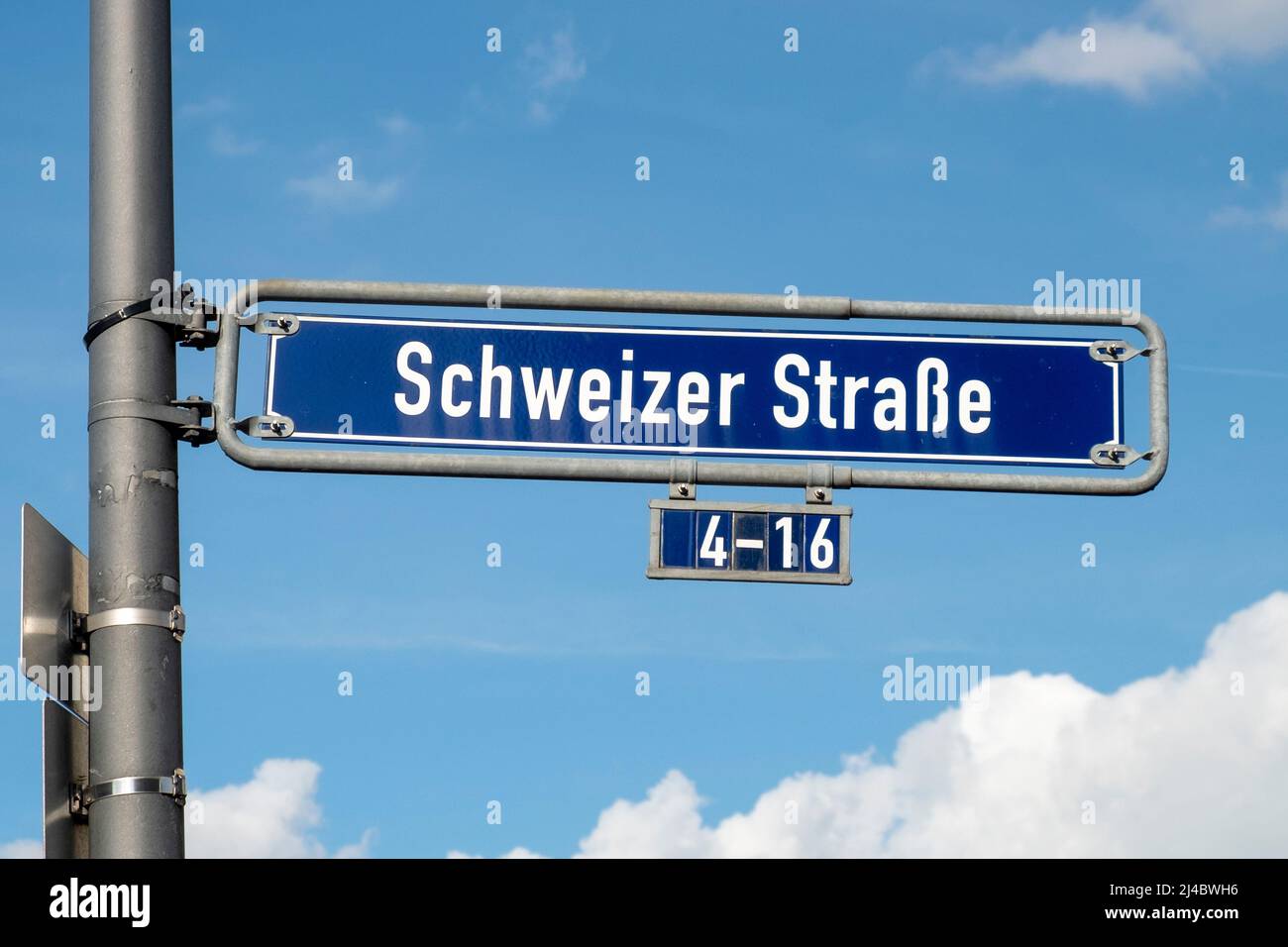 Enamel street sign hi-res stock photography and images - Alamy