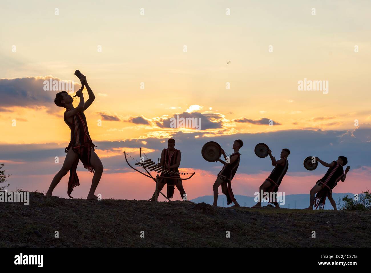 Gong the world heritage in vietnam hi-res stock photography and images ...