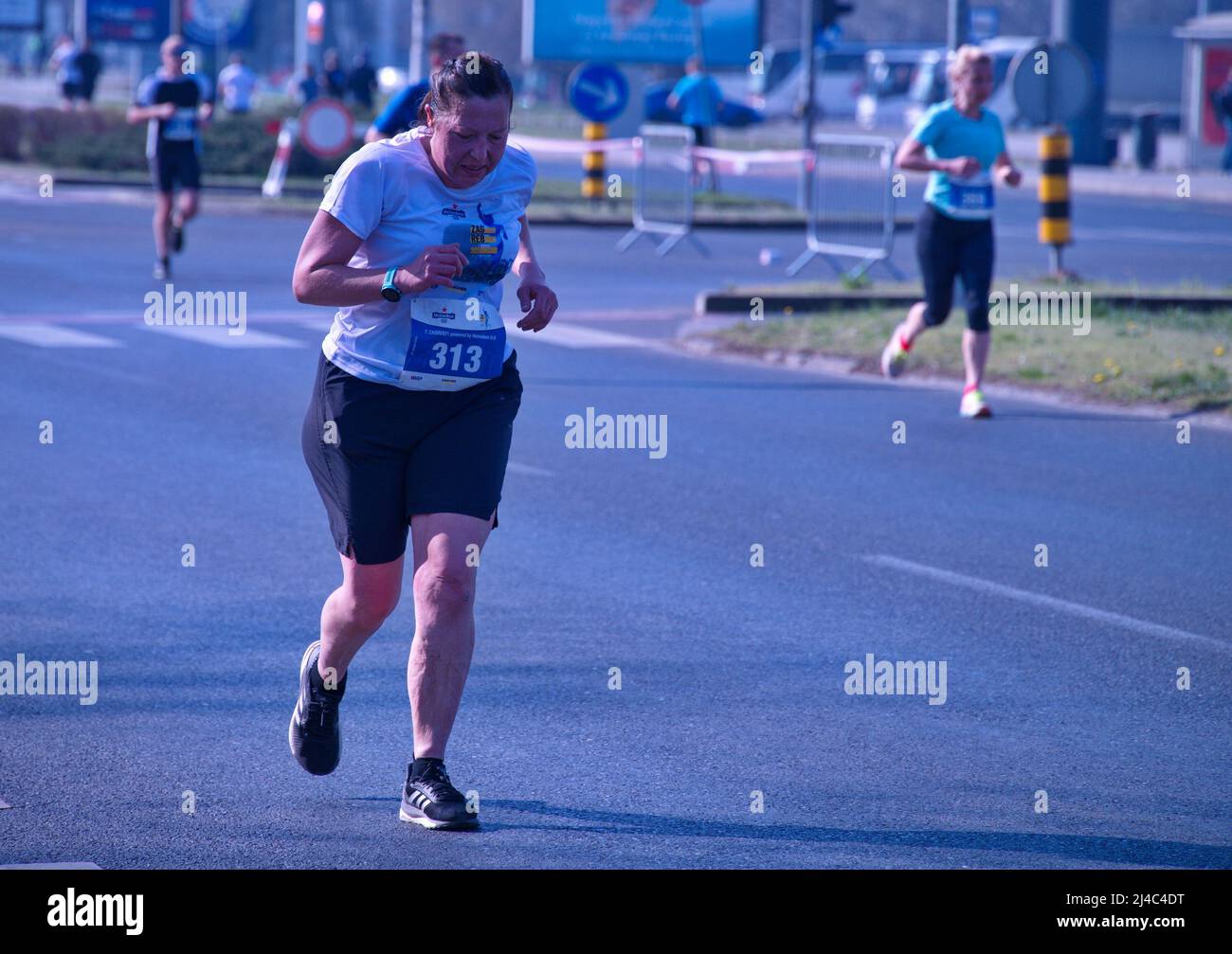 Woman compete race hi-res stock photography and images - Alamy