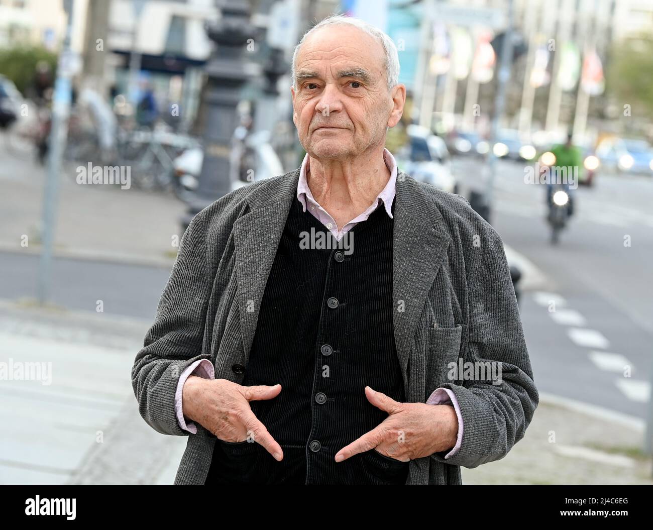 Berlin, Germany. 11th Apr, 2022. Actor Walter Kreye at a photo session ...