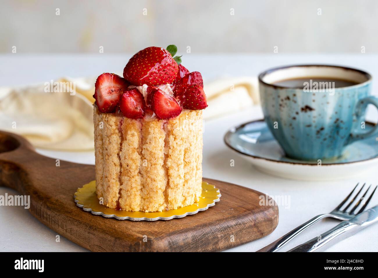 Strawberry cake. Strawberry log cake on a white background. Bakery ...
