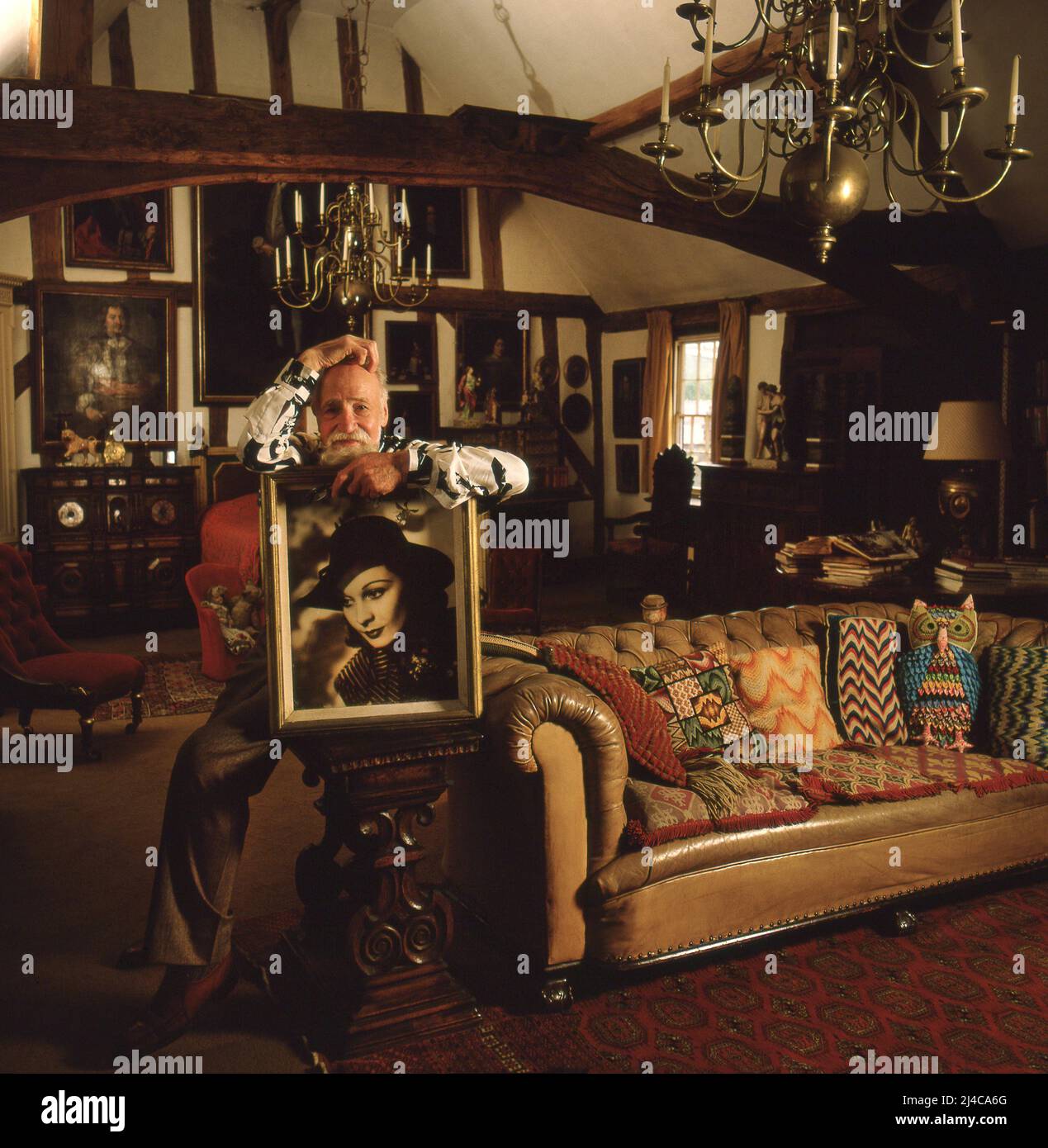 Surrealist Photographer Angus McBean at home 1984 Stock Photo - Alamy