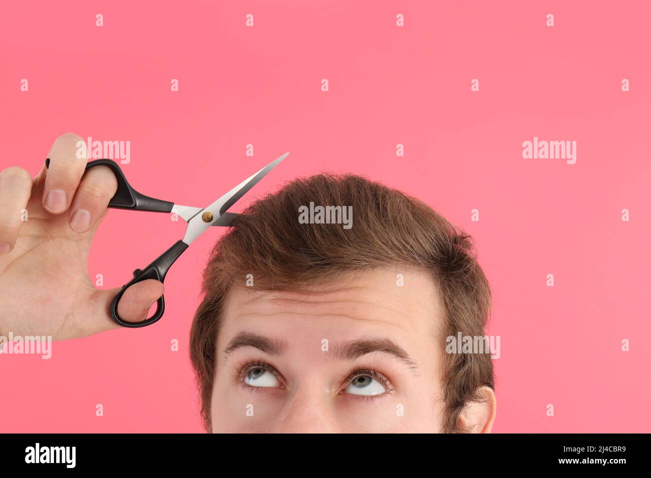 Young caucasian man cuts hi-res stock photography and images - Alamy