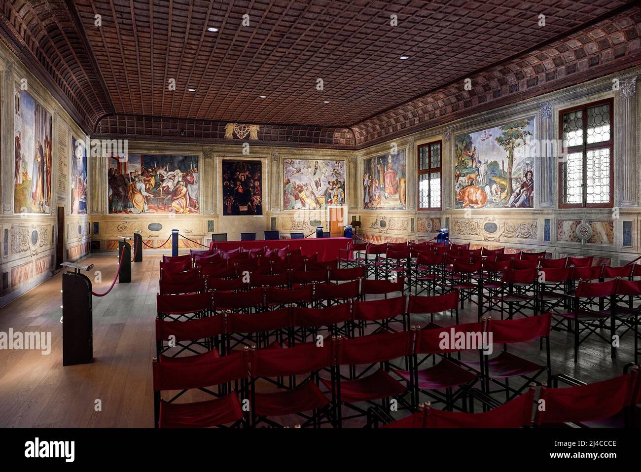 Padova, Scuola della Carità, con gli affreschi di Darioe Chiara ...