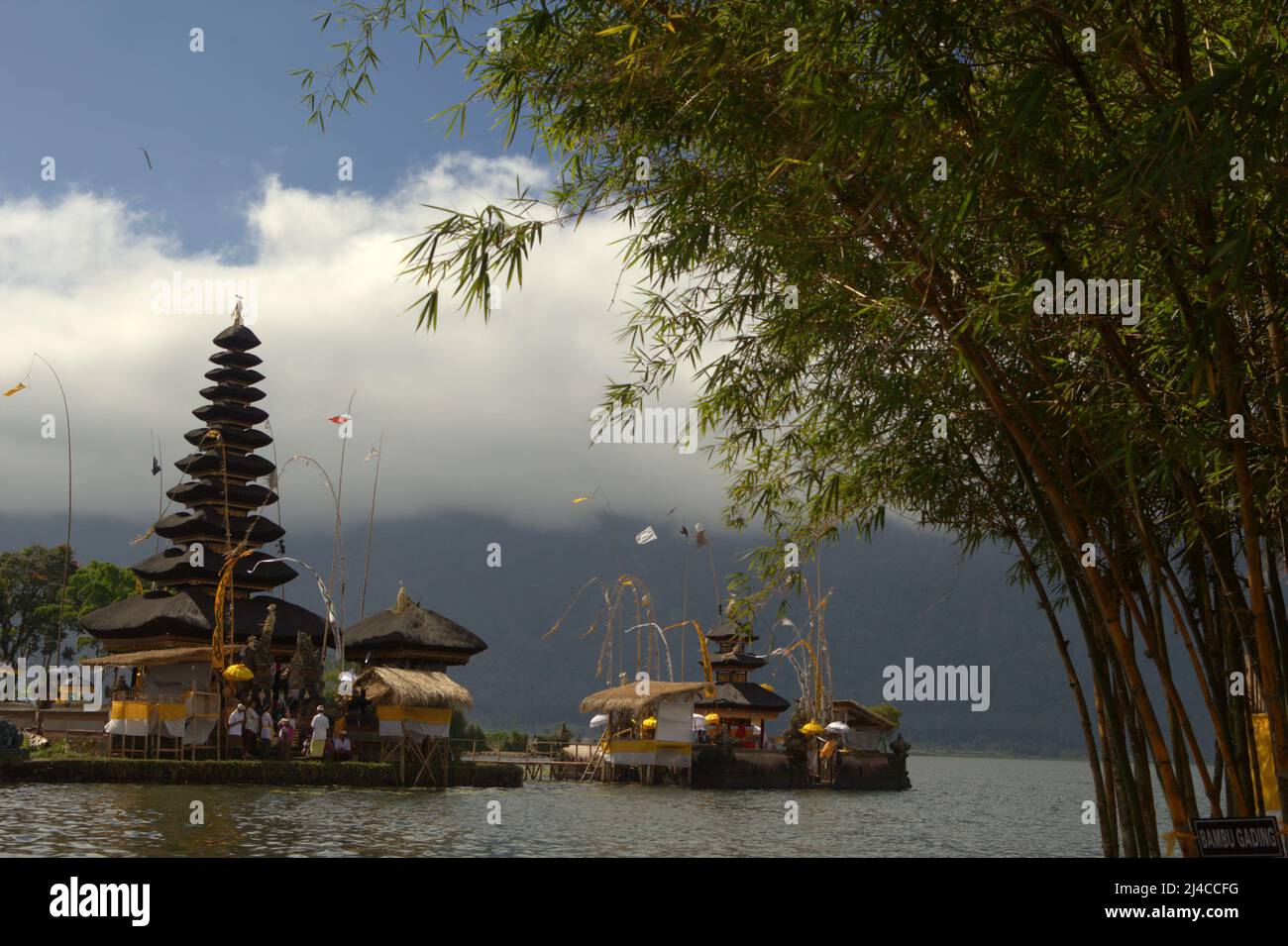 Ulundanu water temple hi-res stock photography and images - Alamy
