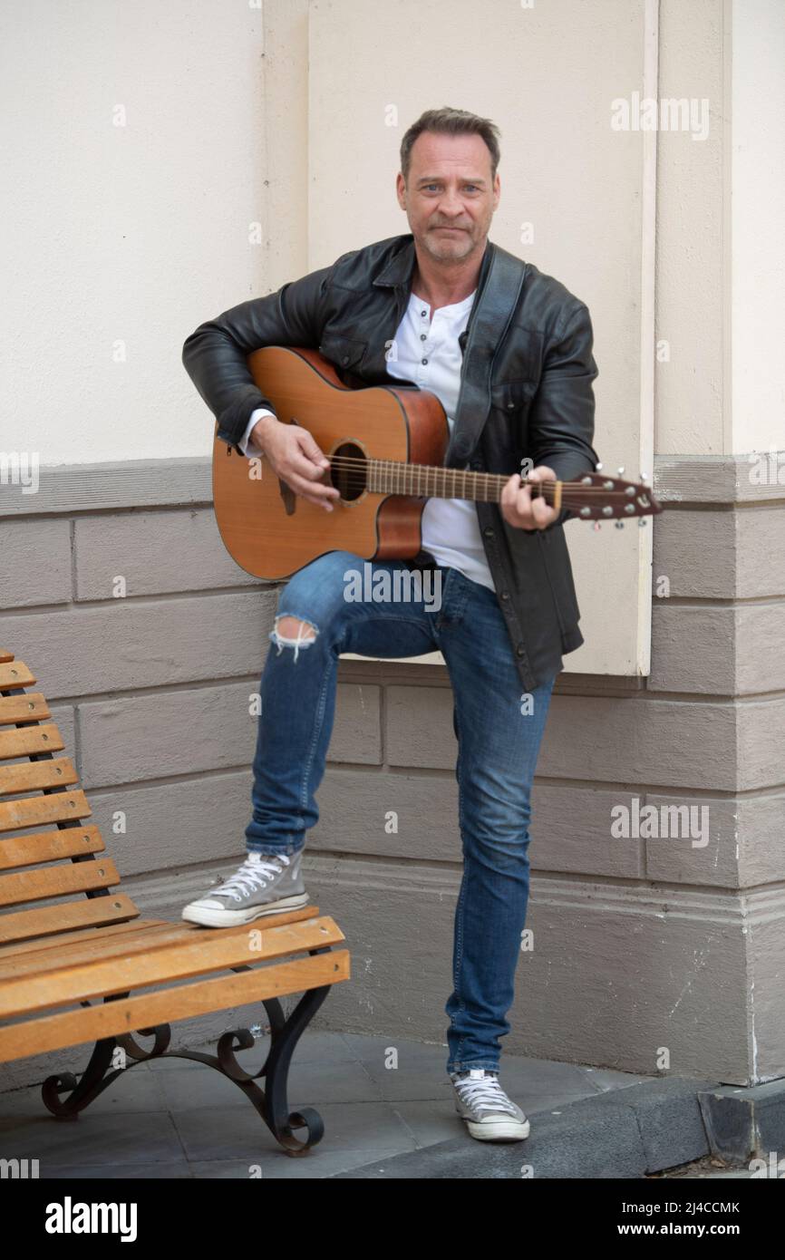 Cologne, Deutschland. 12th Apr, 2022. Actor Kai NOLL plays the role of ...