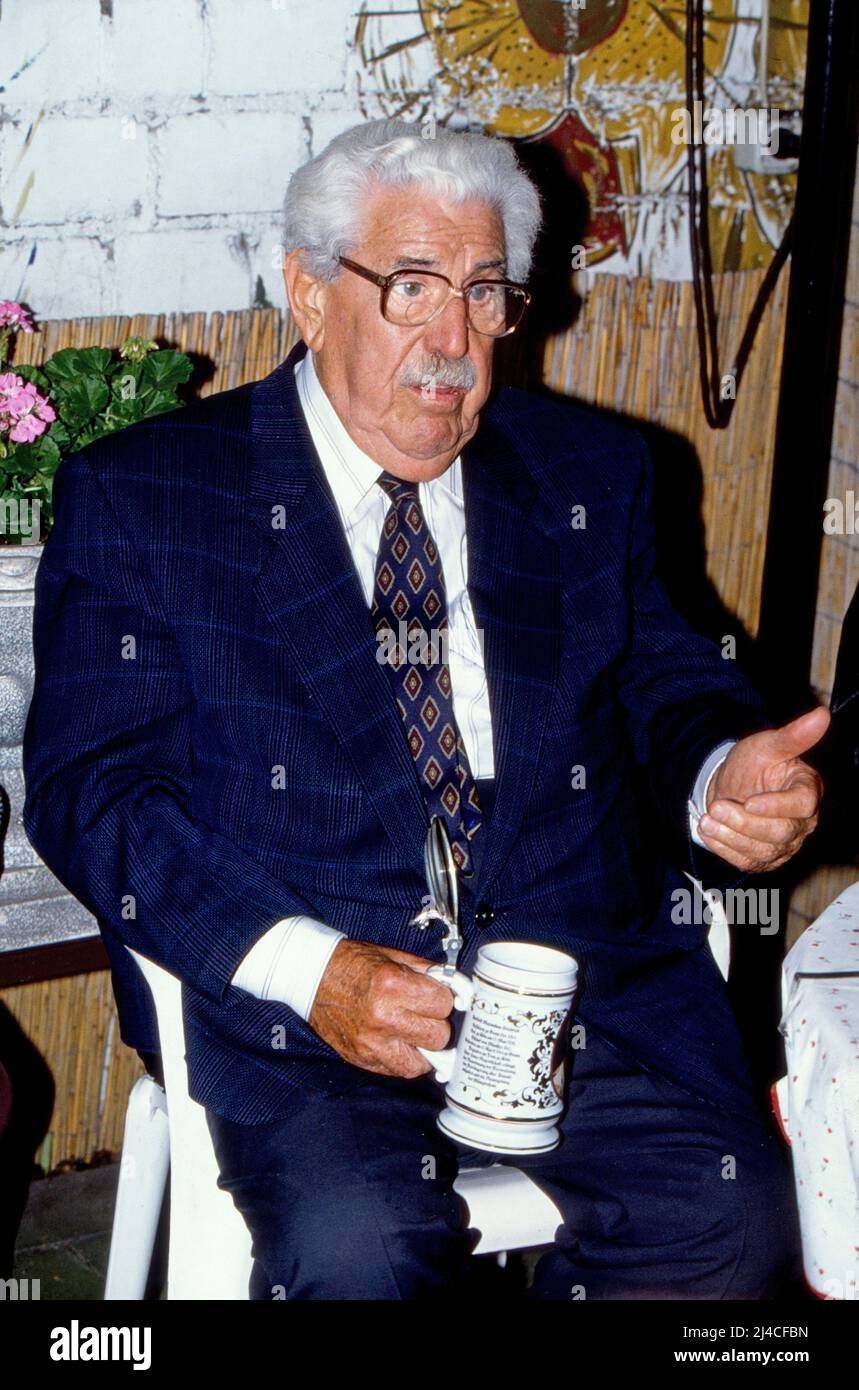 Willy Millowitsch, deutscher Schauspieler, Volksschauspieler, Regisseur ...