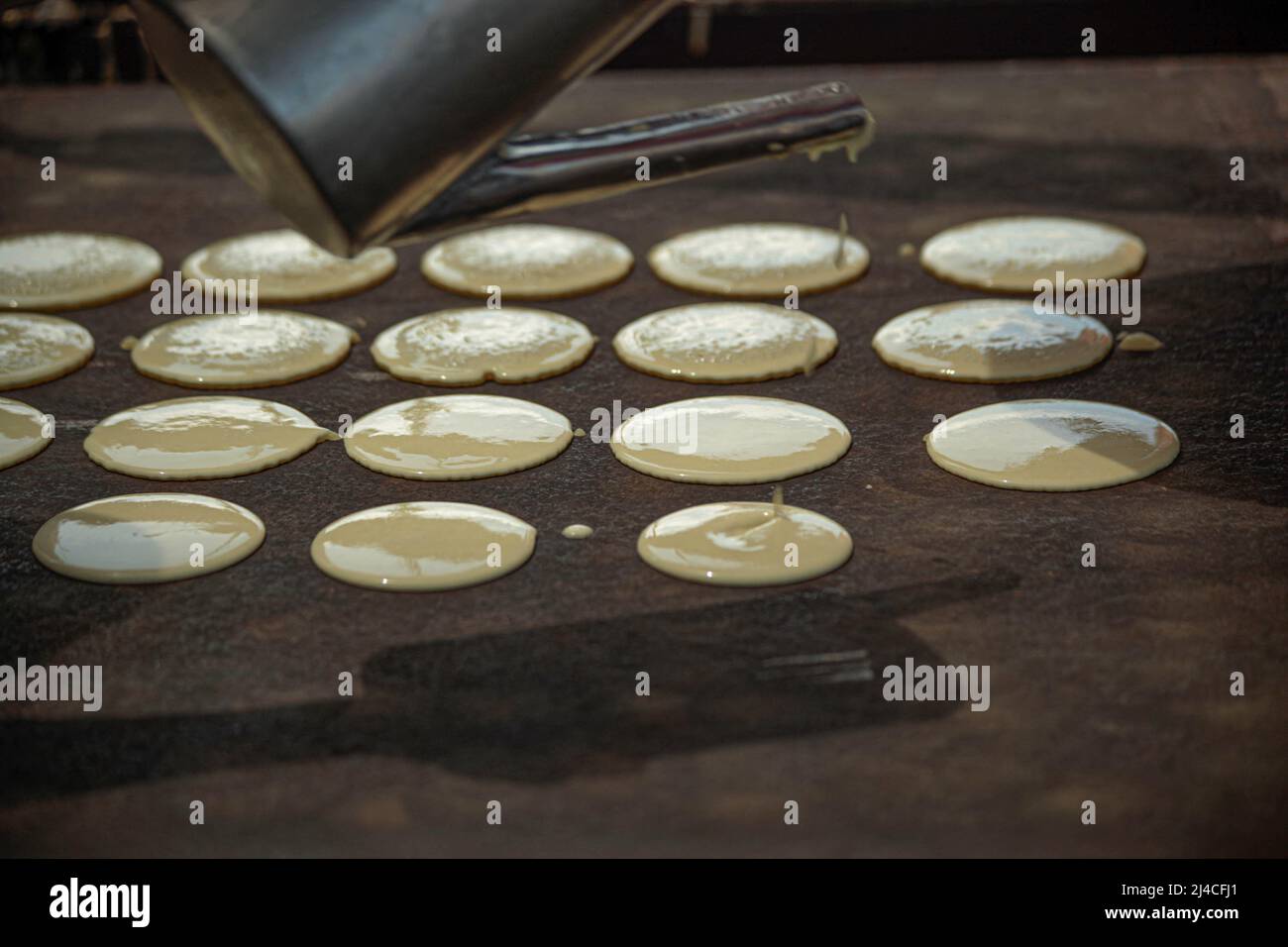 Palestinian sweets vendor equips "Qatayef" sweets during the holy month ...