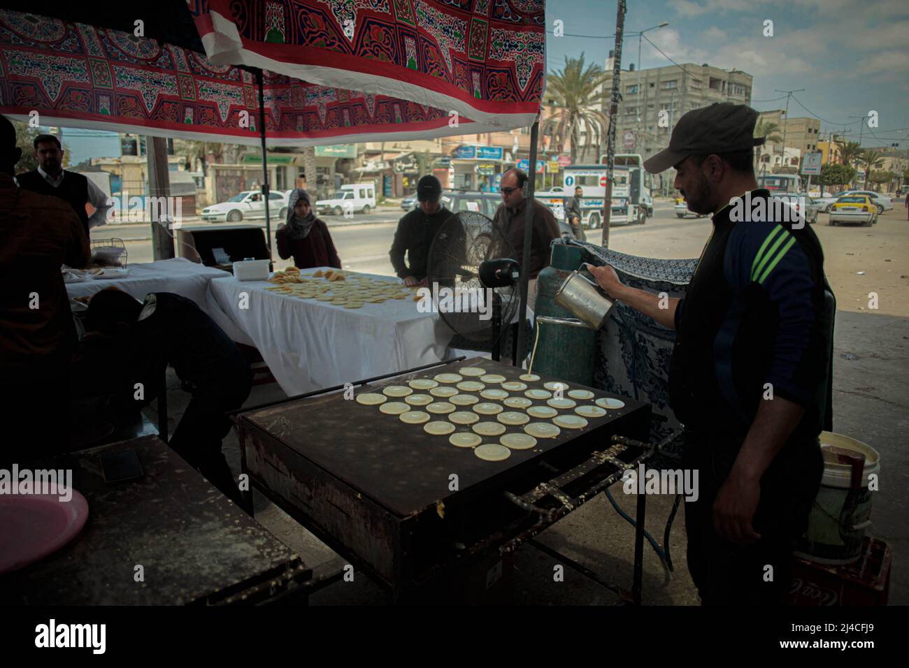 Palestinian sweets vendor equips "Qatayef" sweets during the holy month ...