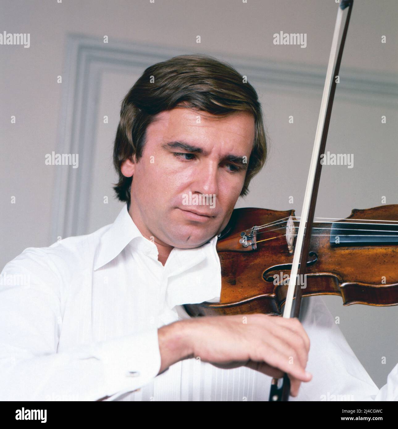 Russischer geiger hi-res stock photography and images - Alamy