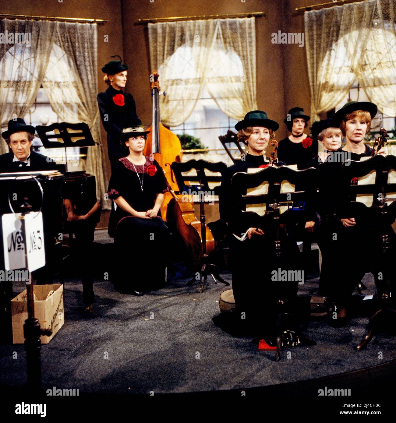 Schauspielerinnen theater hi-res stock photography and images - Alamy