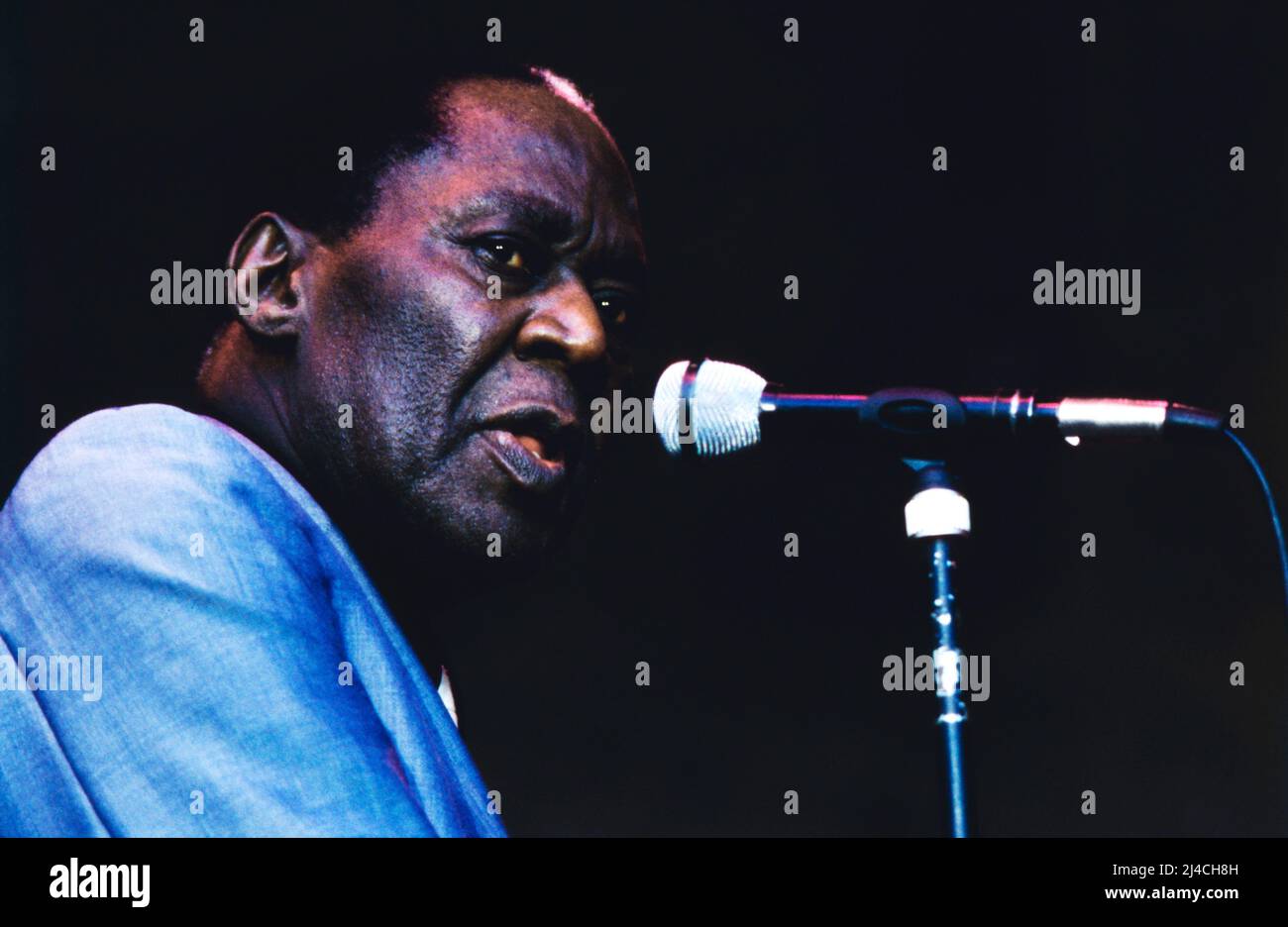 Memphis Slim, amerikanischer Blues-Sänger und Blues-Pianist, hier bei ...