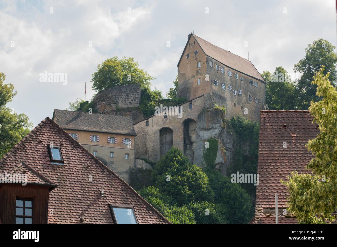 Pottenstein Castle, view of the castle from Pottenstein, Bavaria ...