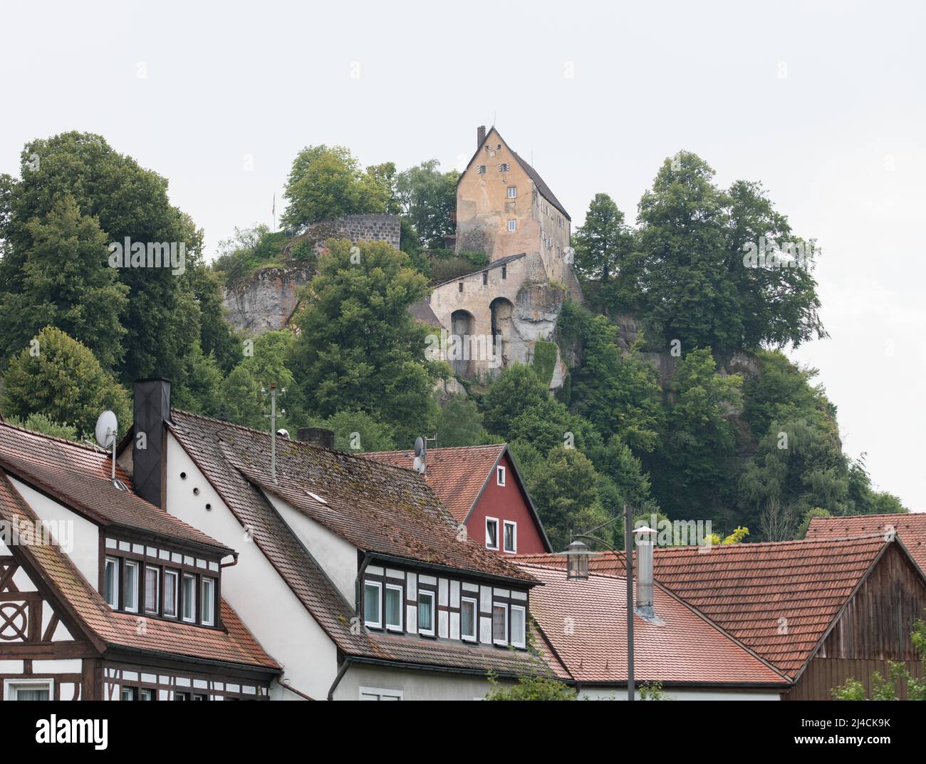Pottenstein Castle, view of the castle from Pottenstein, Bavaria ...