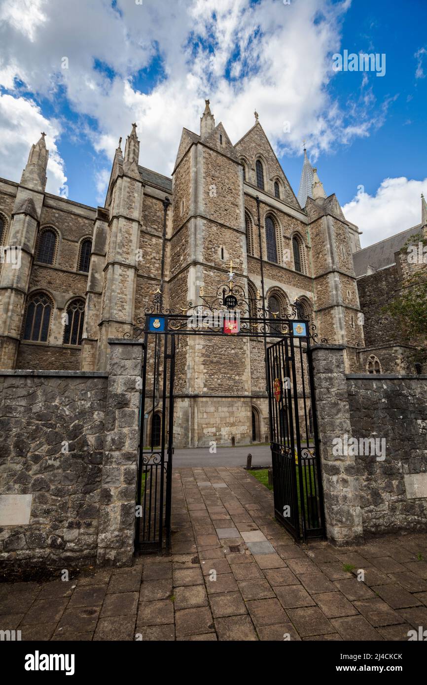 Rochester cathedral though side gate Stock Photo - Alamy