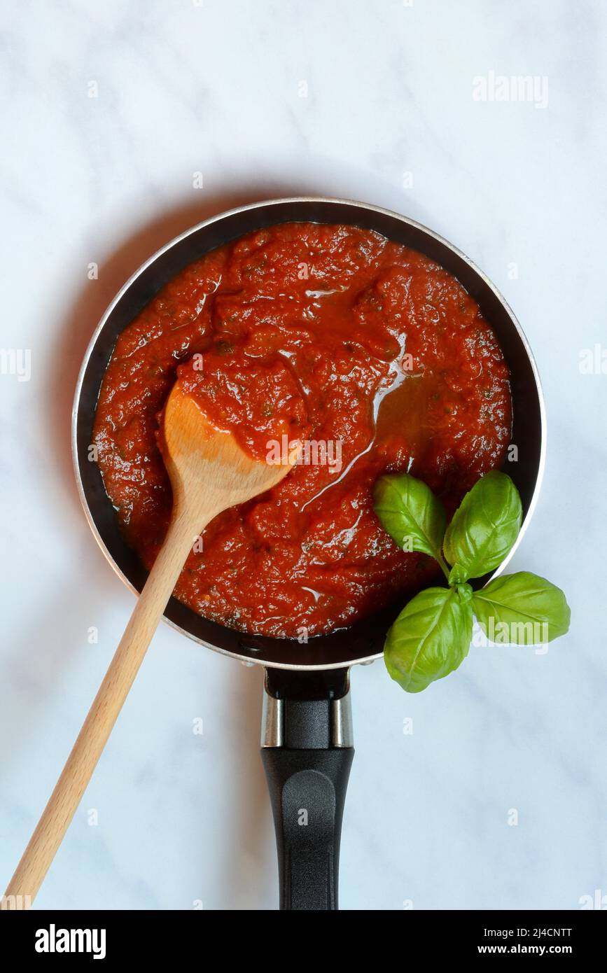 Pan with tomato sauce, sugo, pasta sauce Stock Photo - Alamy