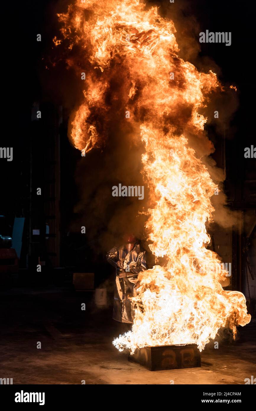 Flame pan extinguish hi-res stock photography and images - Alamy