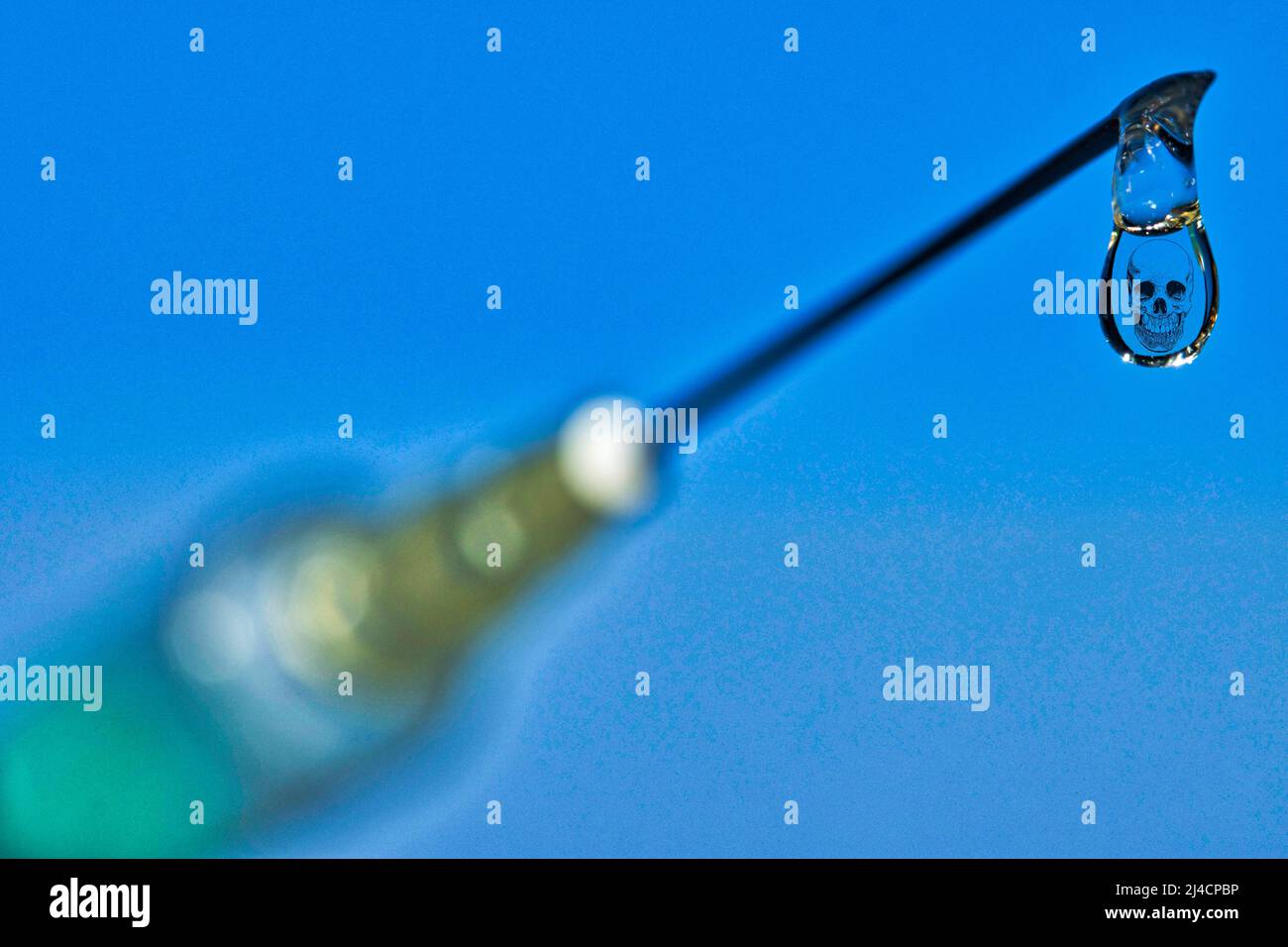 Symbolic image of drugs, a drop of serum with a skull reflected in it ...
