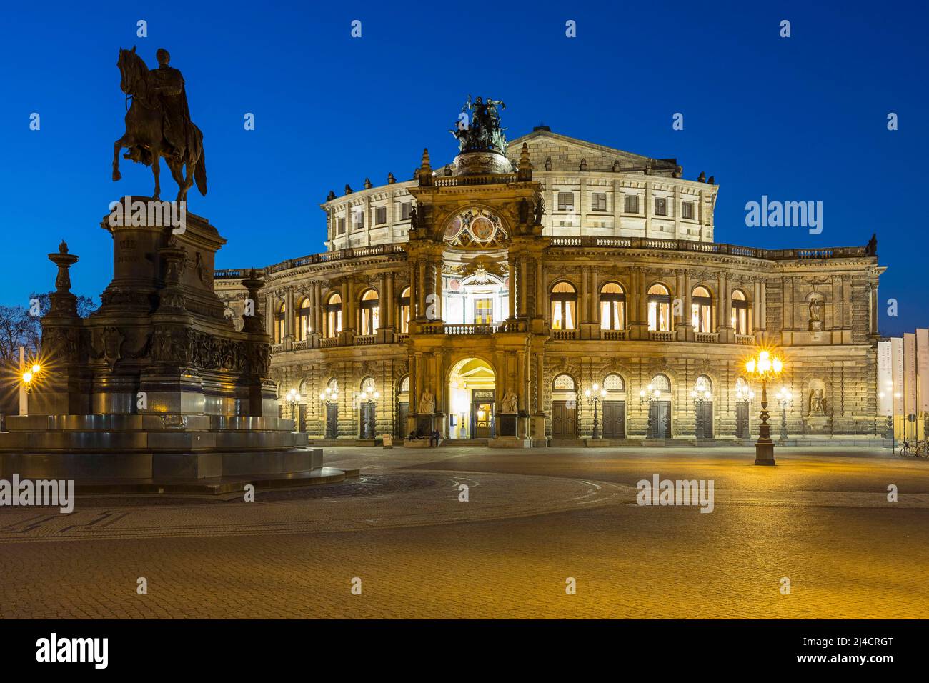 Illuminated semper opera house on theaterplatz hi-res stock photography ...