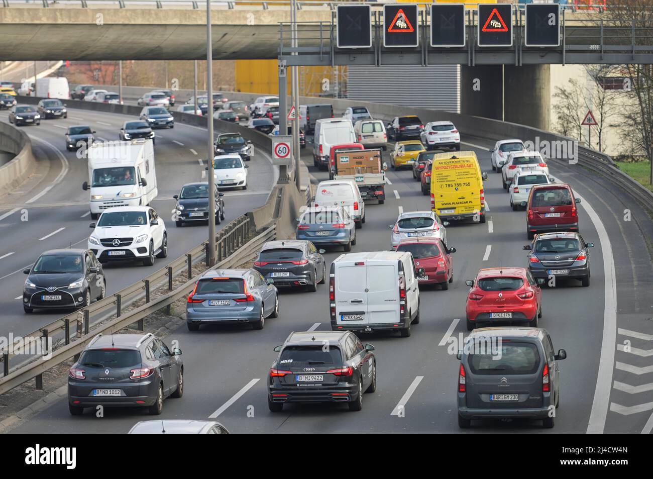 Heavy traffic city motorway hi-res stock photography and images - Alamy