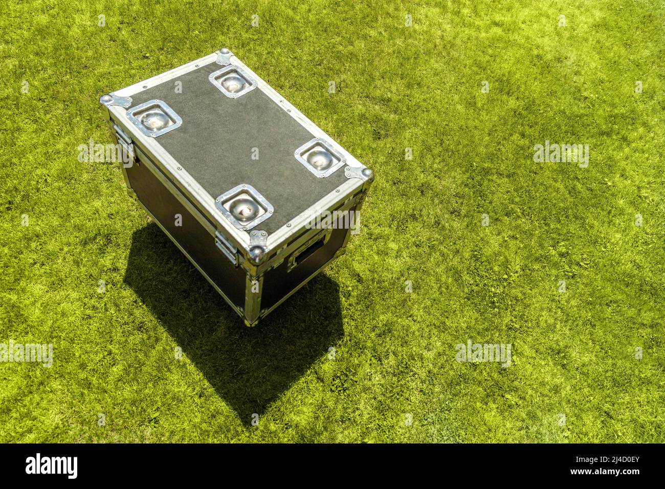 Strong case with protected by corners for shipping valuable and fragile ...