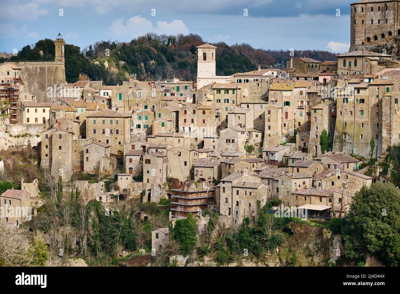 Mittelalterliche stadt sorano hi-res stock photography and images - Alamy