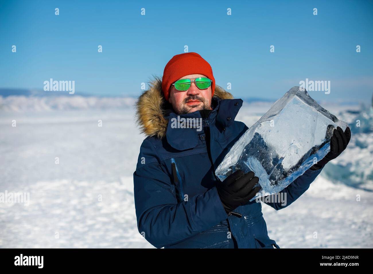Man holding ice cubes hi-res stock photography and images - Alamy