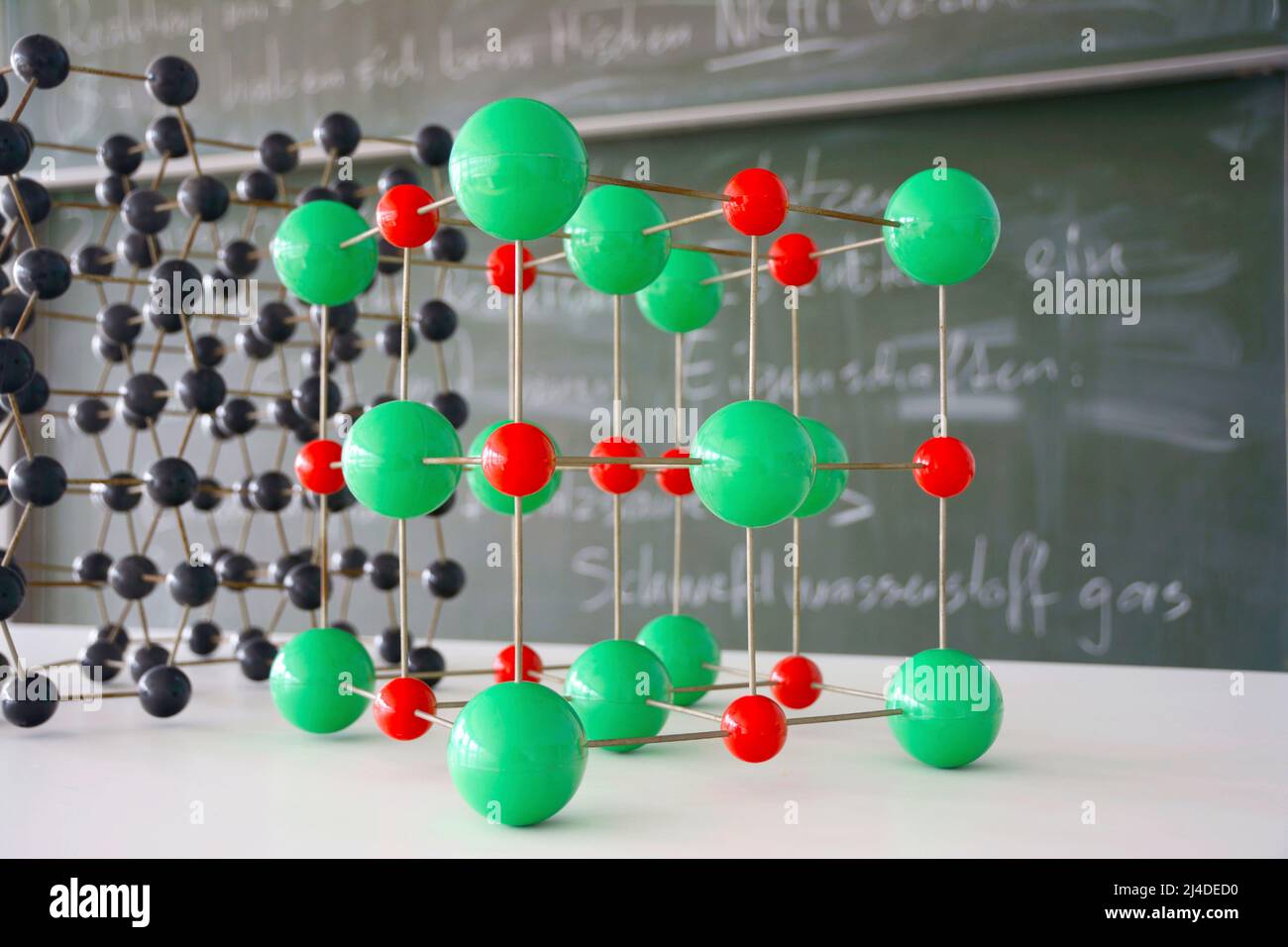 Atomic model in chemistry classroom Stock Photo - Alamy