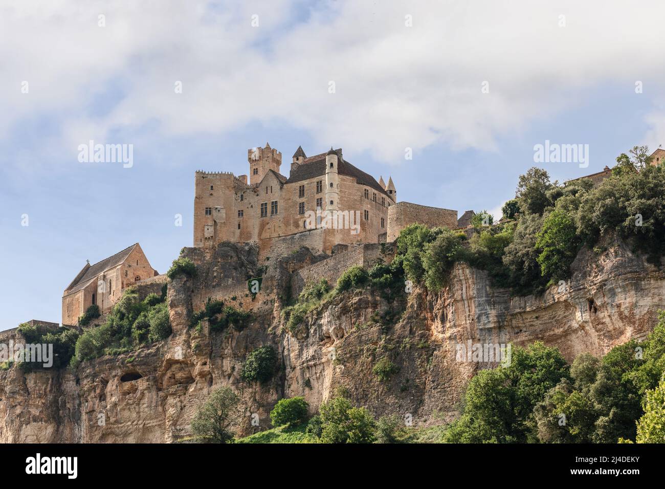 Castle Chateau de Beynac and its defenses built on sheer cliff plateau ...