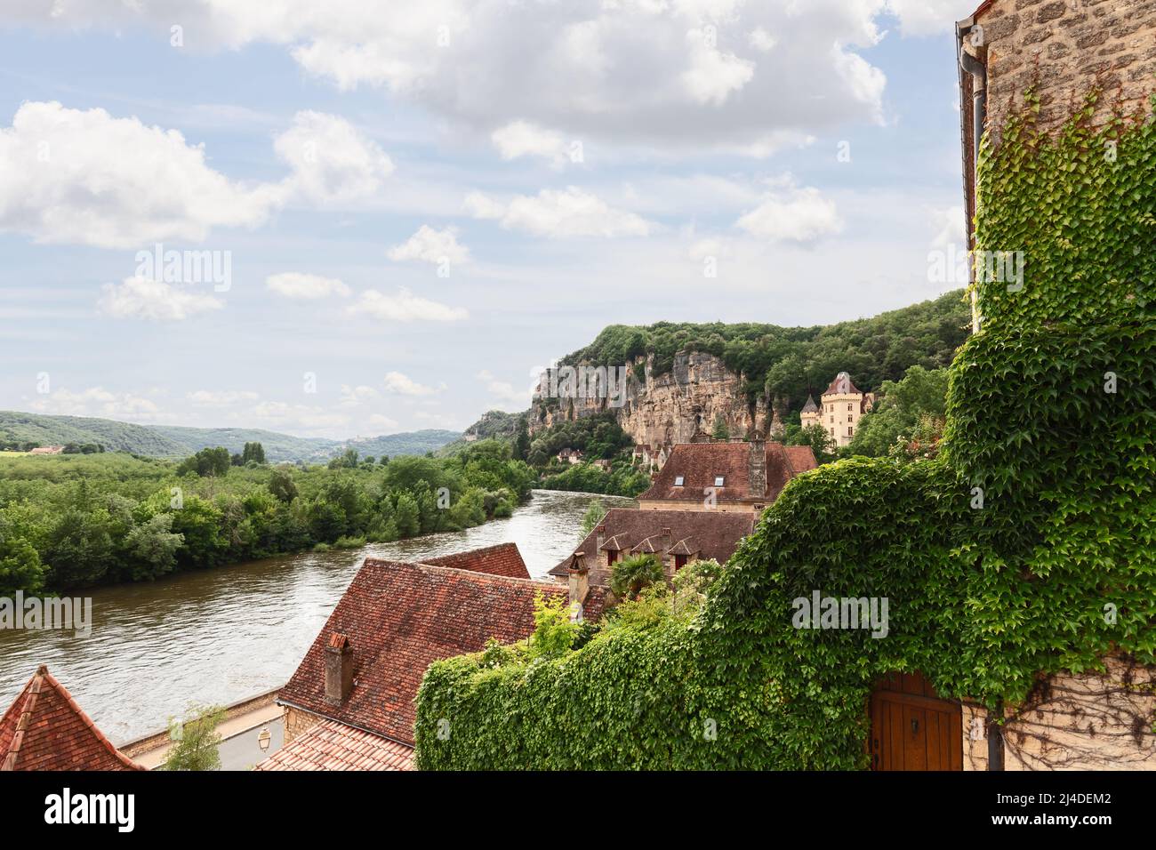 Banks river covered greenery hi-res stock photography and images - Alamy