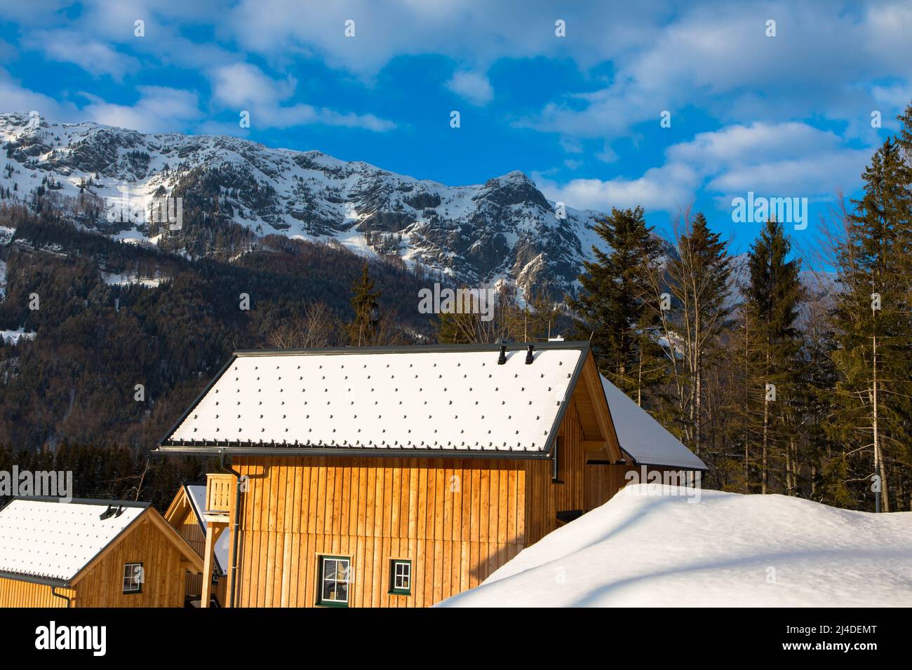Ski huts hi-res stock photography and images - Alamy