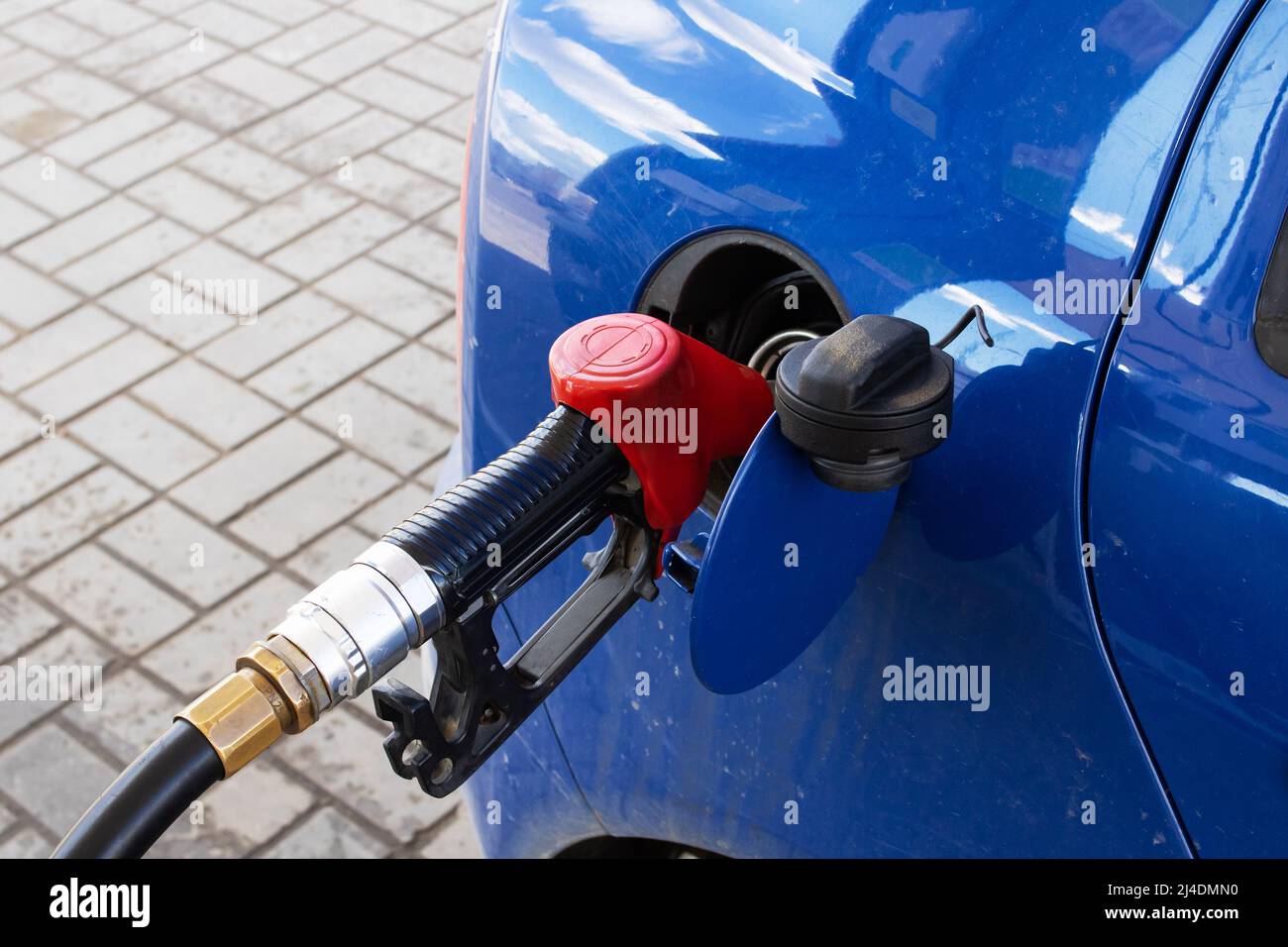 Closeup tank gun blue hi-res stock photography and images - Alamy