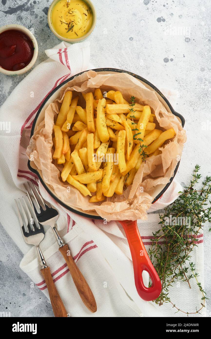 Concretetable hi-res stock photography and images - Alamy