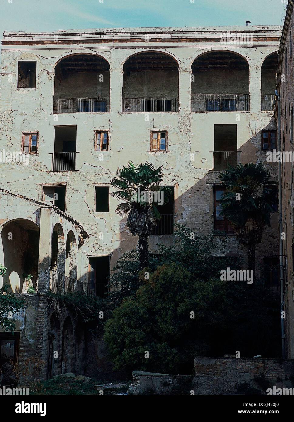 Edificio arcade hi-res stock photography and images - Alamy